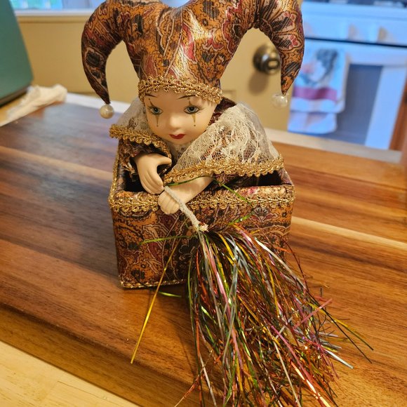 Accents | Vintage Jester Music Box Moves To The Music Made In Taiwan ...